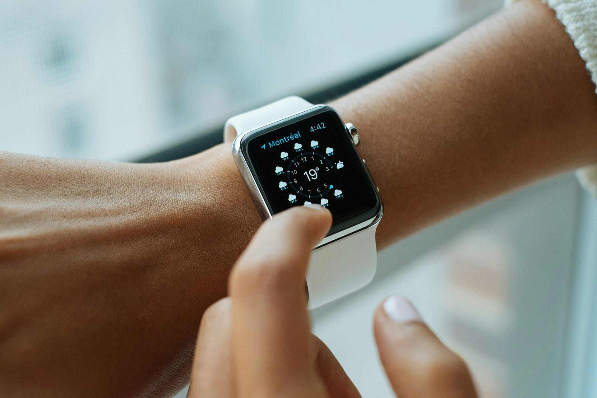 Latest Wearable Tech Reviews: Top Devices & Innovations 2025